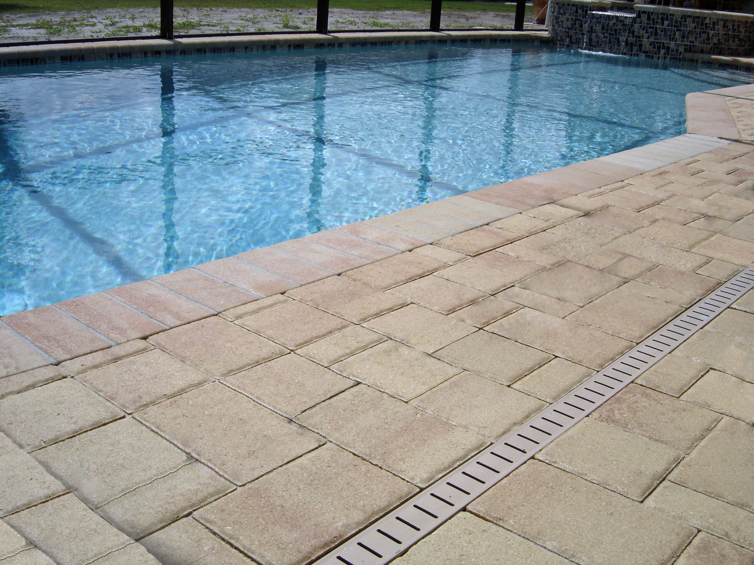 DECK DRAIN THE RAIN AWAY - Fox Pool